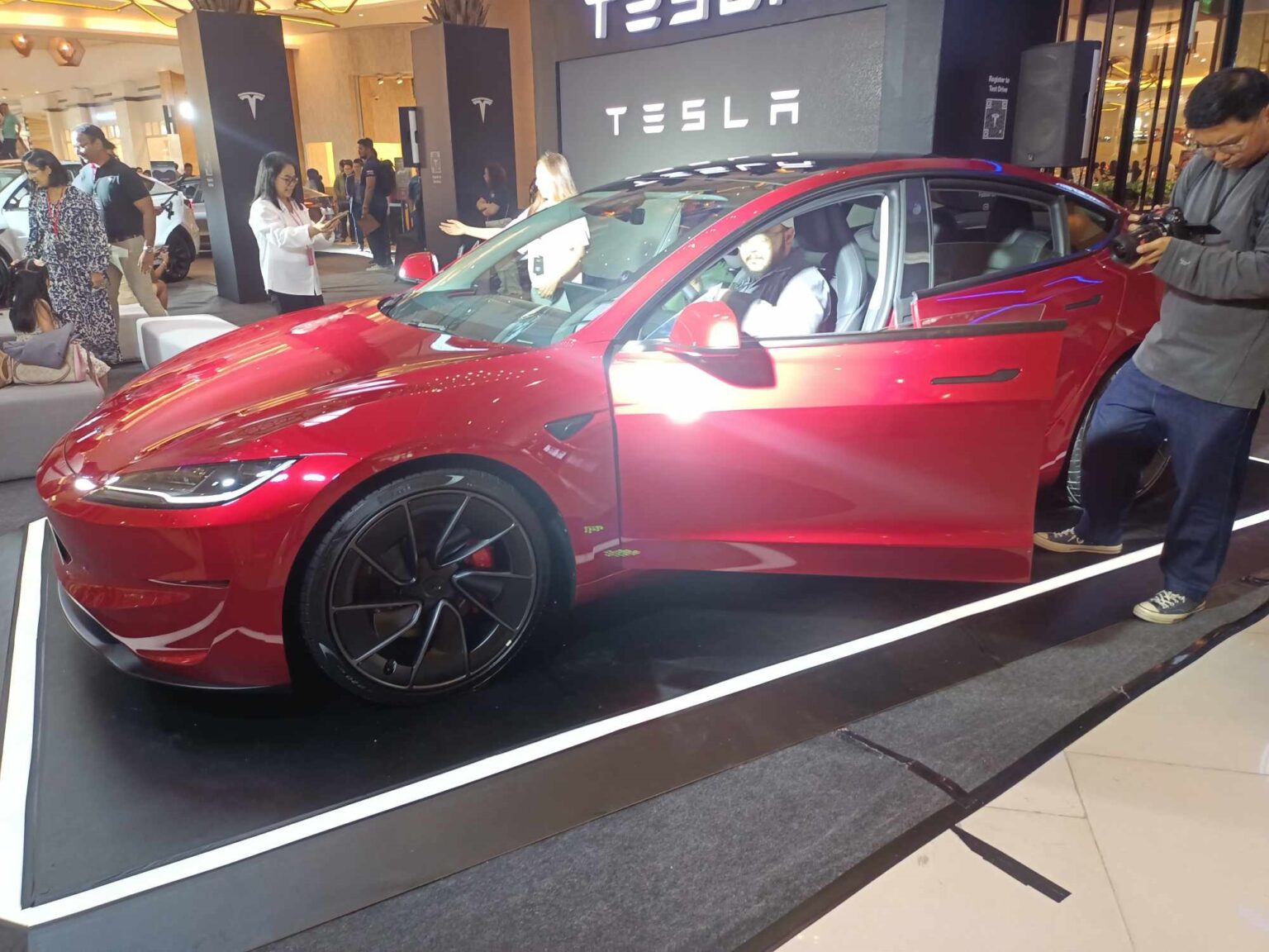 The First Tesla Experience Center in the Philippines is Now Open ...