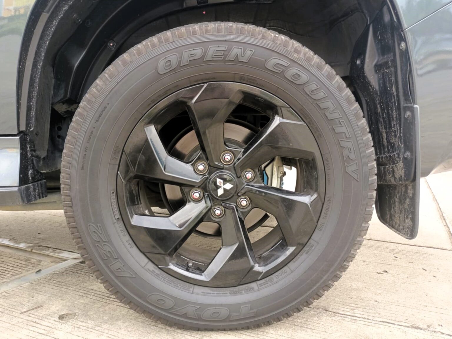 2025 Mitsubishi Montero Sport Black Series: Blacked-out Midsize SUV ...